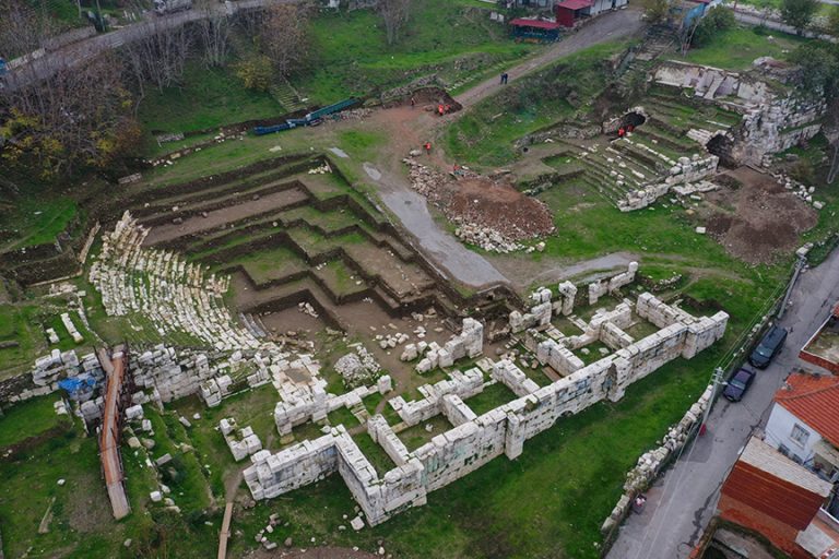 The vomitorium of the Smyrna Theater is being uncovered - Anatolian ...