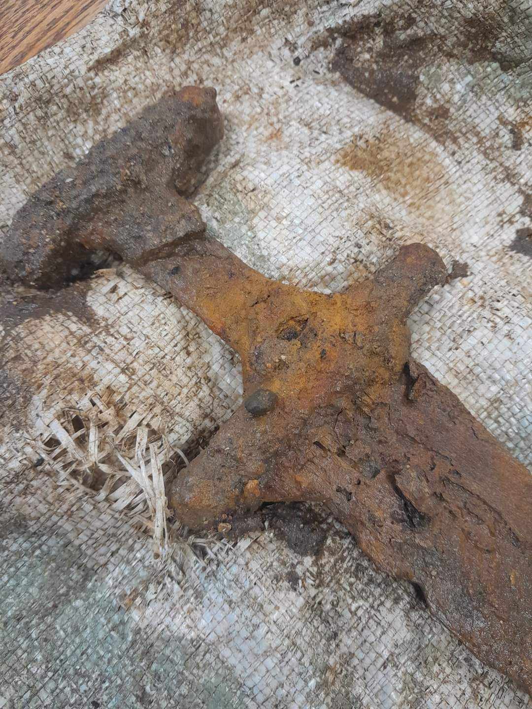 Magnet fisherman pulls out a sturdy Viking sword from the River ...